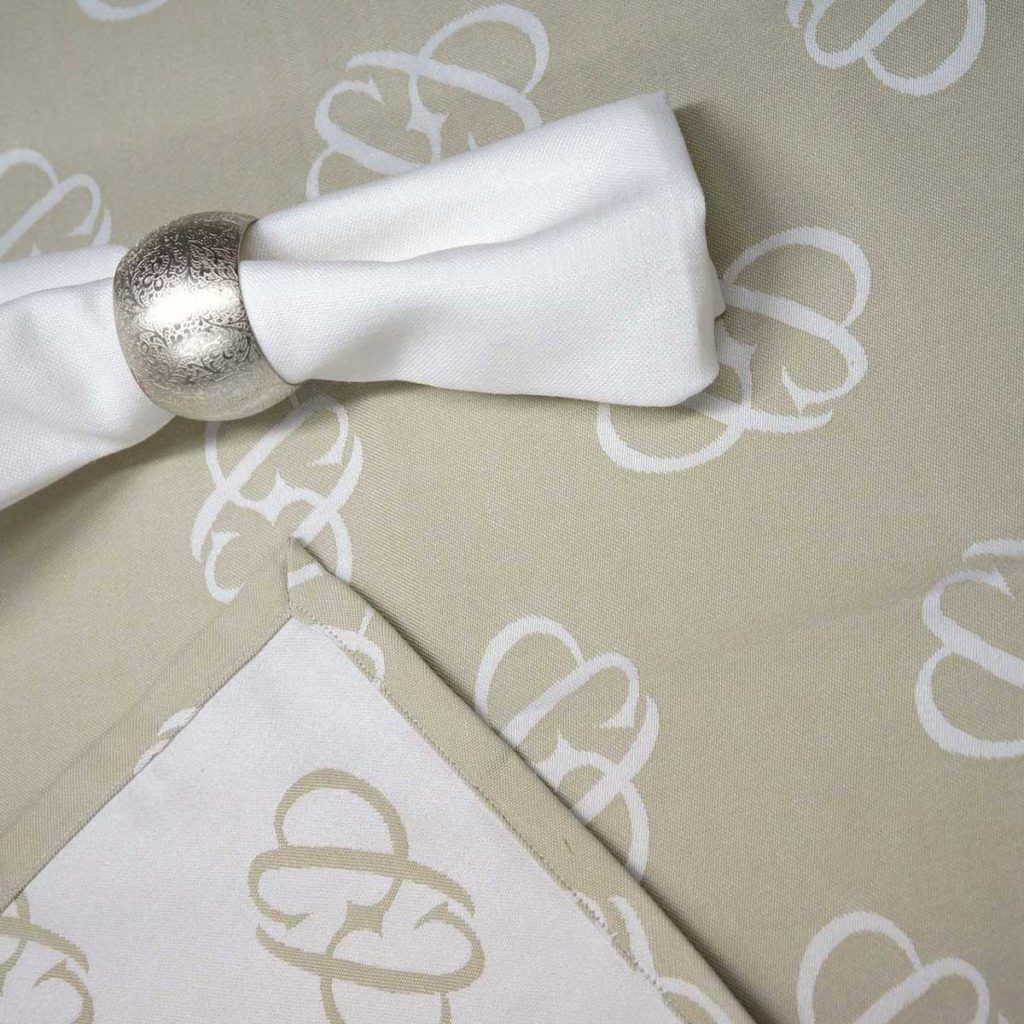 Mantel Personalizado con Logo: Estilo y Función